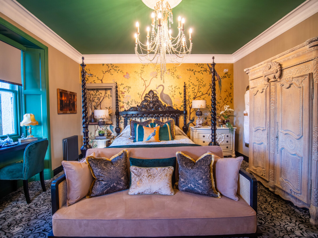 About | The Abbotsford Hotel